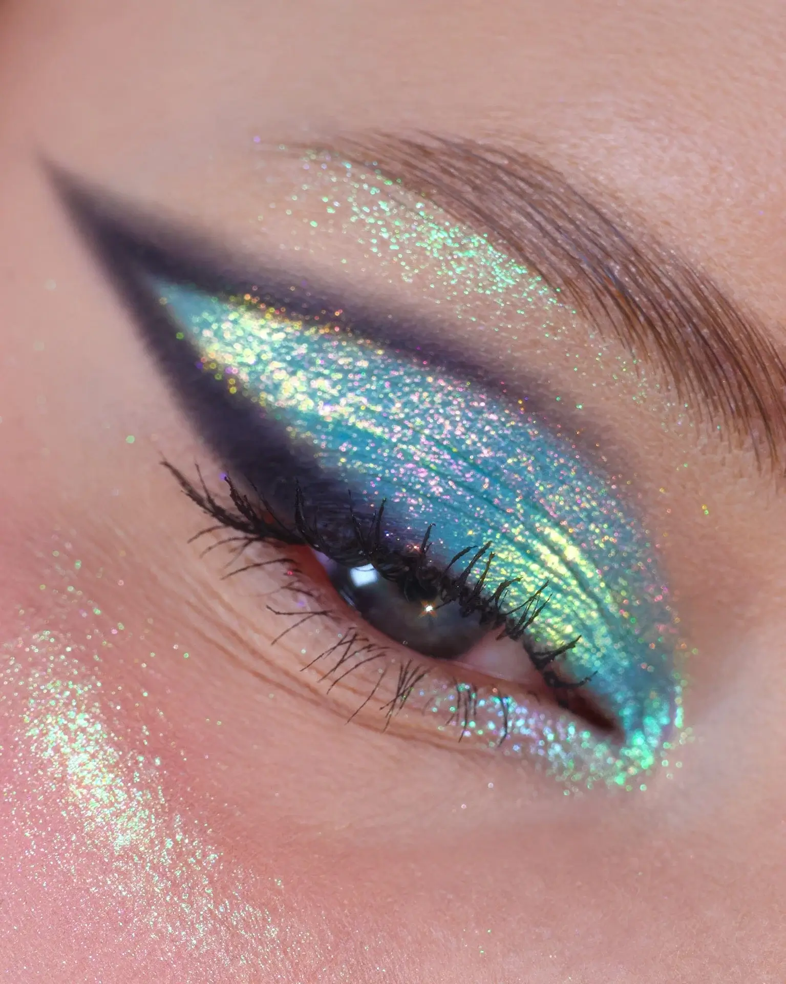 What Is Duochrome Eyeshadow - Craft Eyeshadow Manufacturer